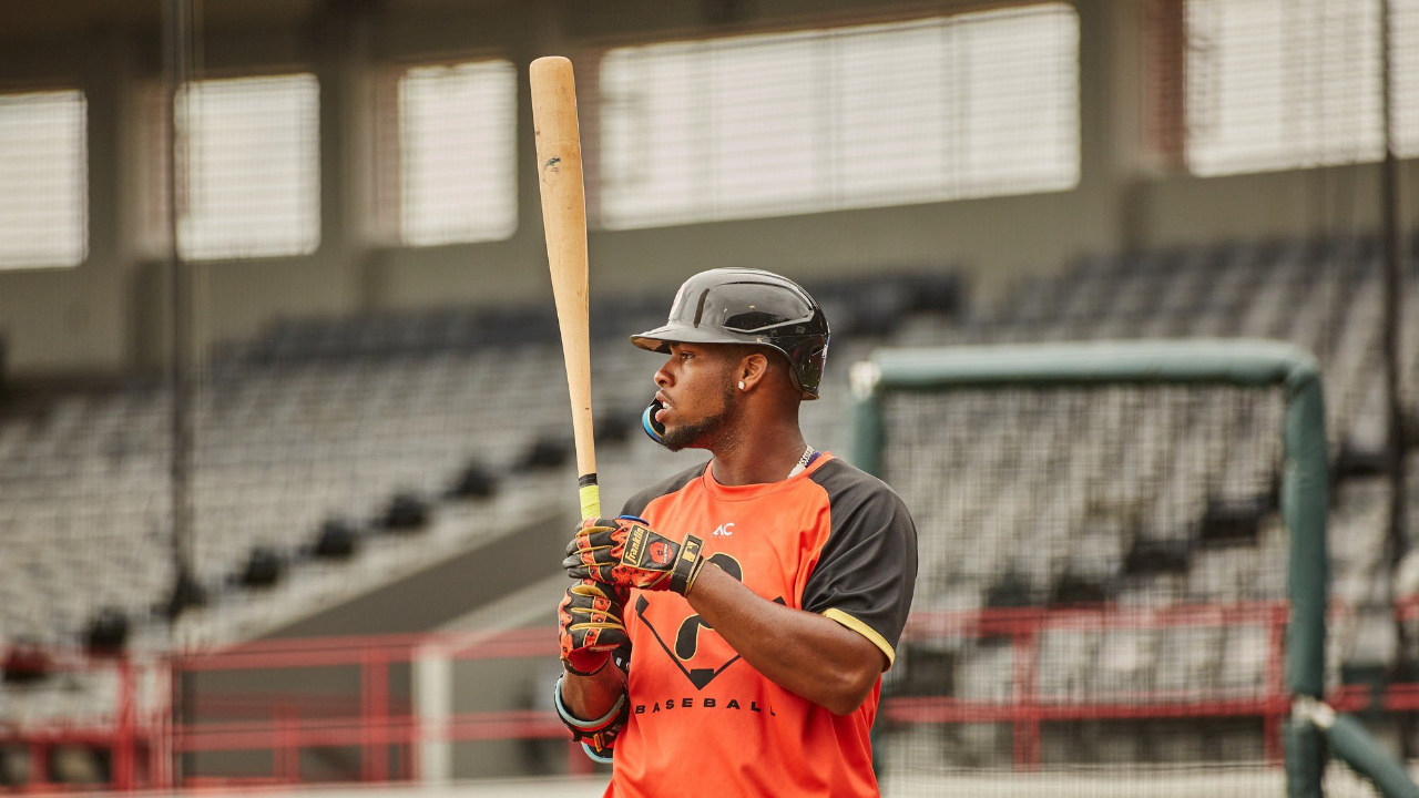 Yanquiel Fernández debuts with HR in LBPRC. (+Winter League Report ...